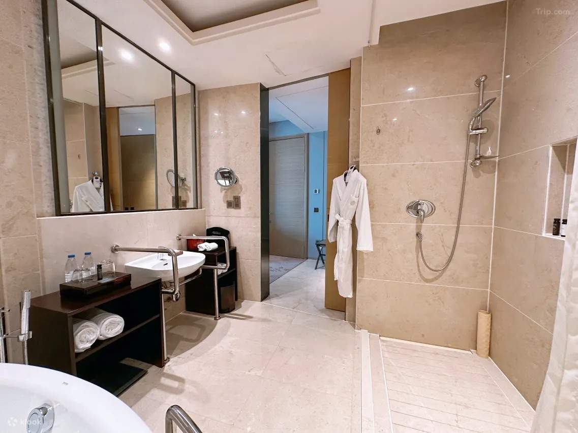 Pullman Shanghai South Hotel Accommodation Package - Klook India